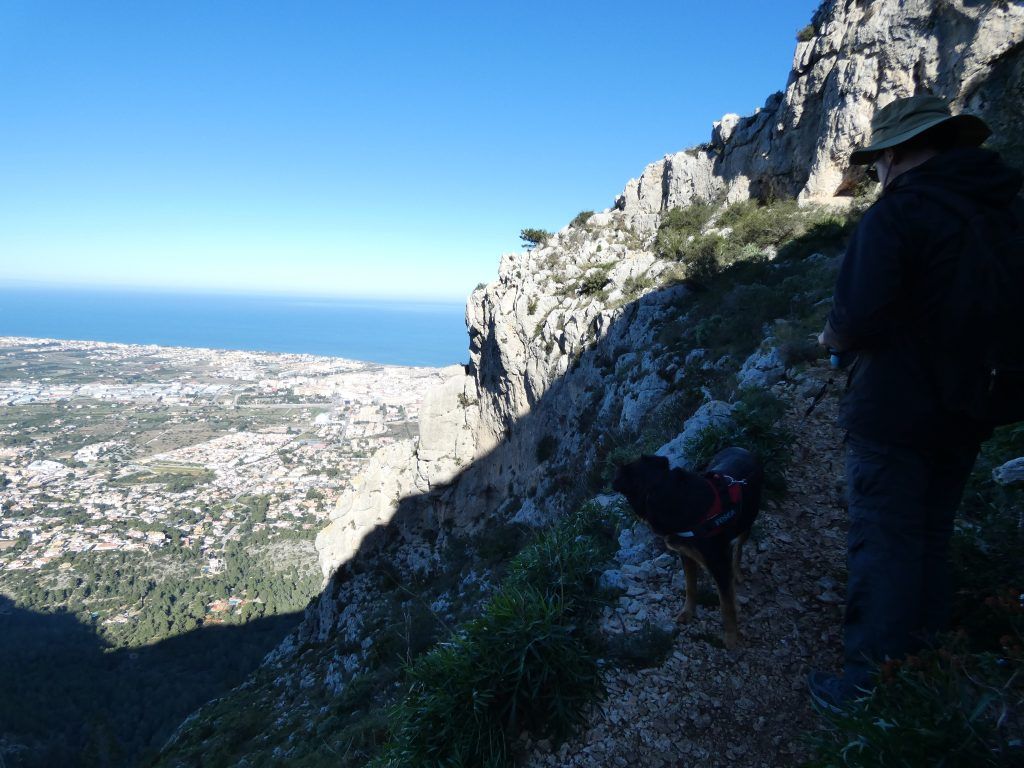 Subida al Montgó desde Denia pasando por la "COVA DEL AIGUA", con ...