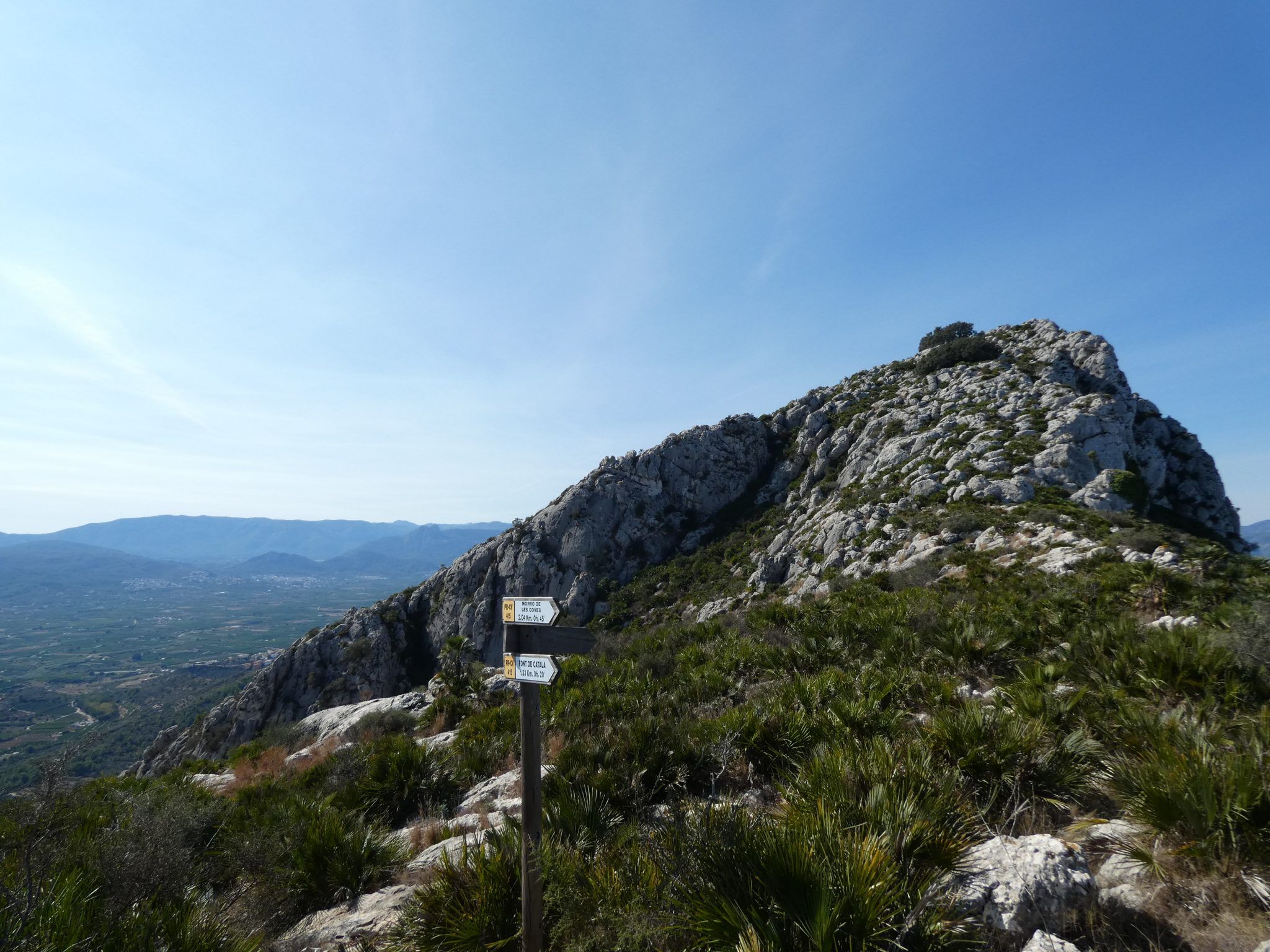 El gigante de piedra dormido. Sierra Segaría desde El Verger - Rutas ...